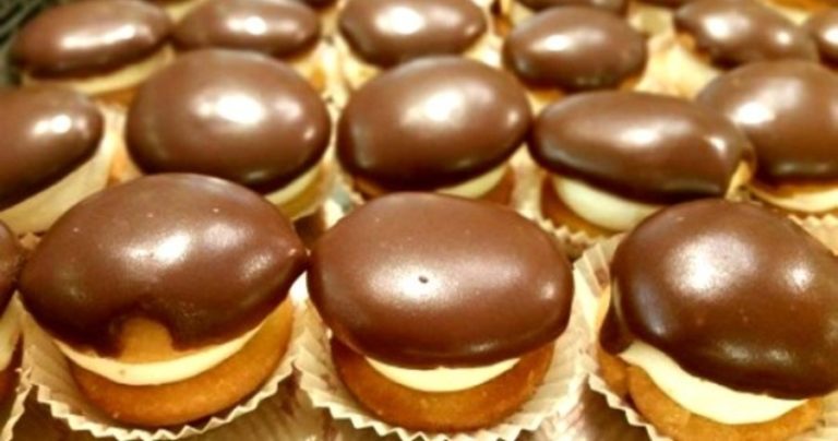 Τέλεια συνταγή για λαχταριστά κοκάκια που γίνονται σαν αφρός ...